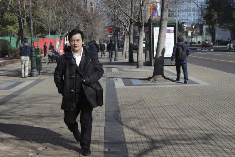 Nadando hacia el Caleuche: La historia de Sebastián Solorza | Fundación ...